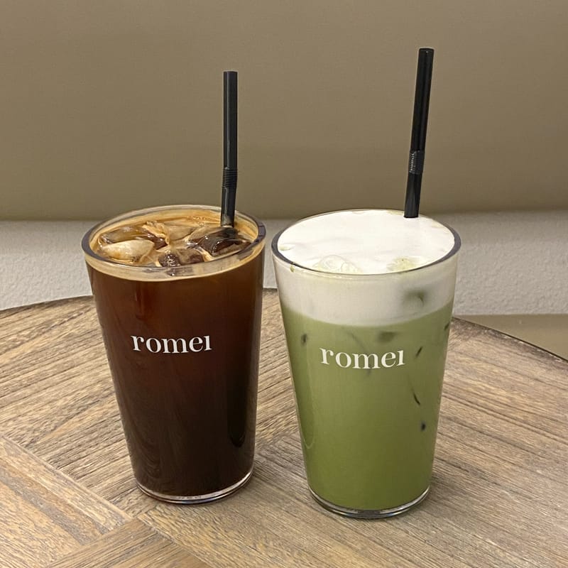 Free Glass Mockup Template PSD