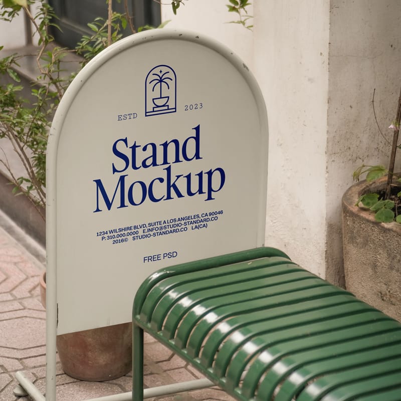 Free Metalic Street Stand Mockup PSD