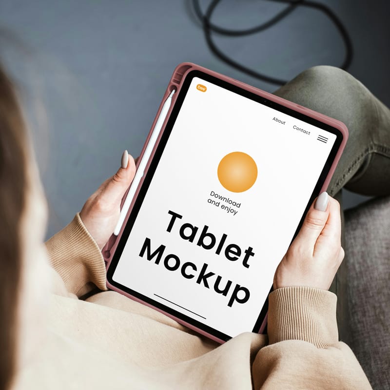 Free Tablet In Hands Mockup PSD