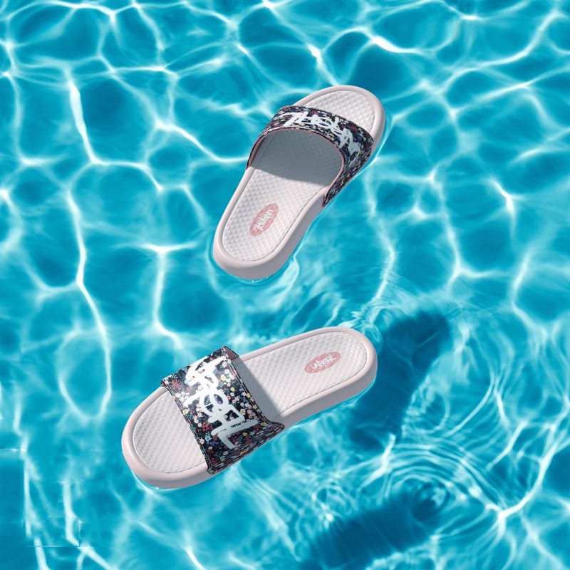 Free Floating Summer Slide Sandals Mockup In Pool PSD